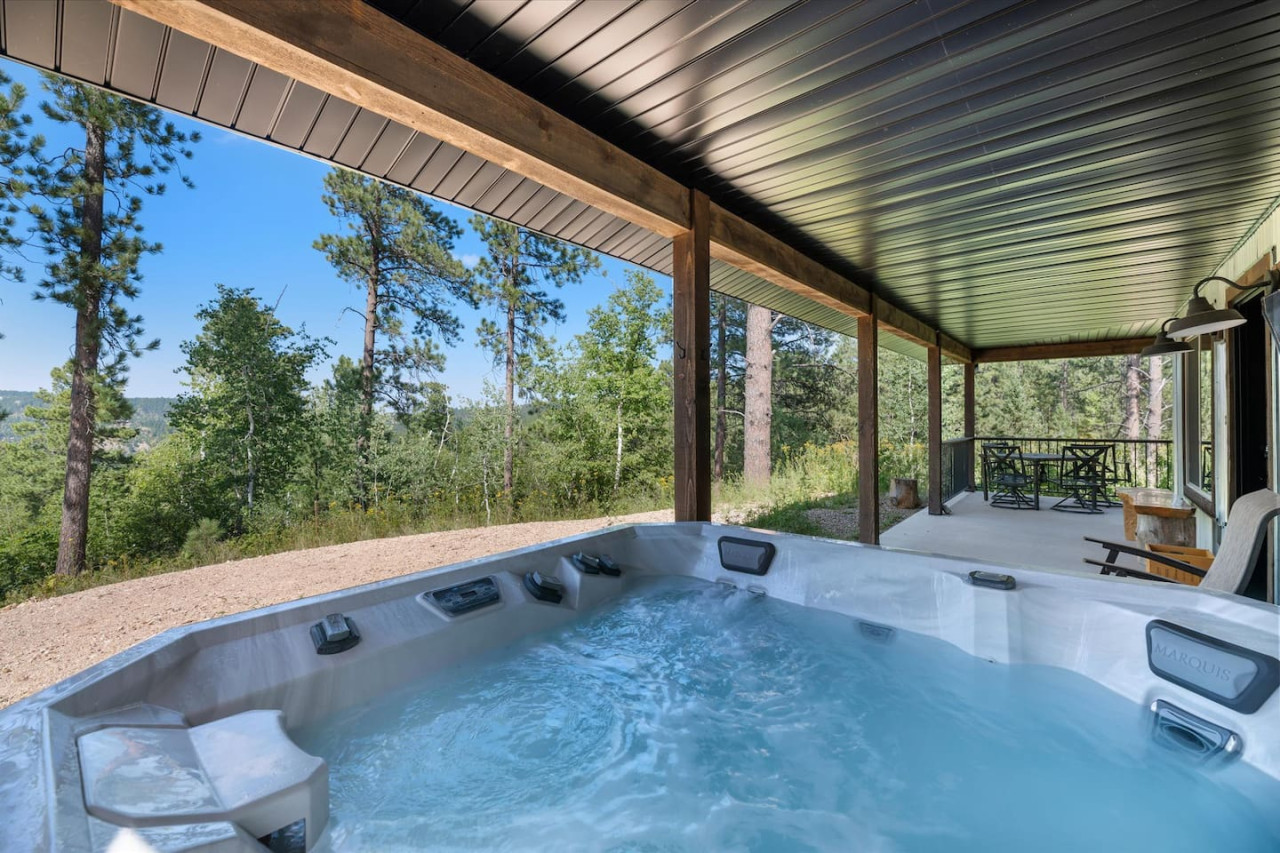 Bellefish 2.0- Rustic Peaks Cabin w/ Hot tub & Scenic Views - Stay in ...